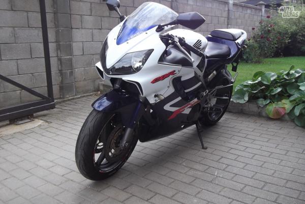 Balts Honda Cbr 2002 Kauņa, ar dzinēja tilpumu 0.60 L un nobraukumu 38 tūkst. km par 1700 €, foto 3 vietnē AUTOMOTO.COM.LV