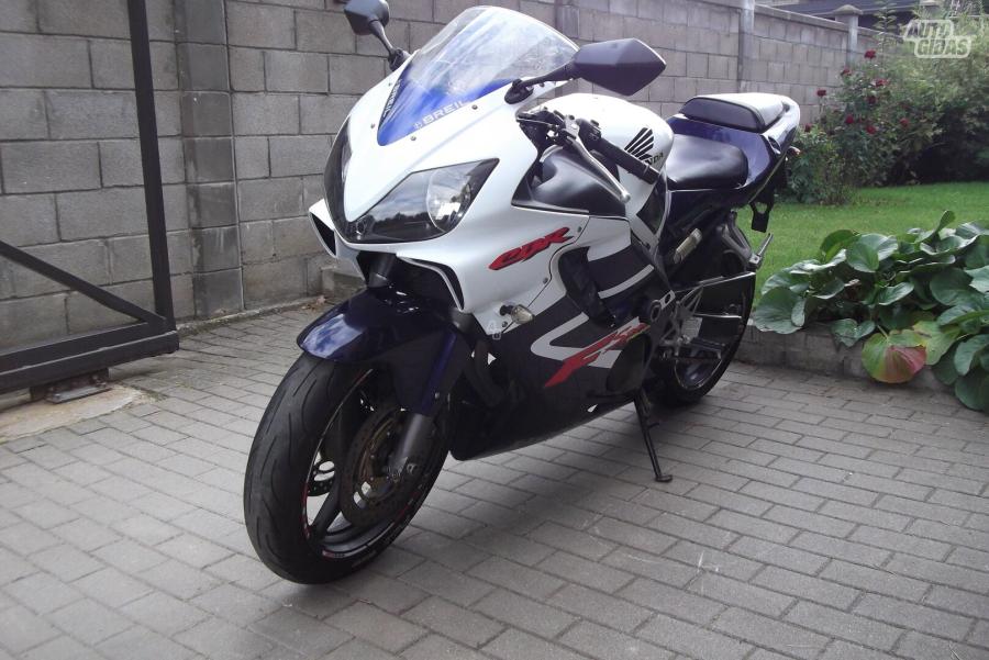 Balts Honda Cbr 2002 Kauņa, ar dzinēja tilpumu 0.60 L un nobraukumu 38 tūkst. km par 1700 €, foto 3 vietnē AUTOMOTO.COM.LV