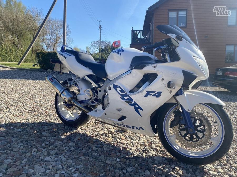Balts Honda Cbr 2002 Marijampole, ar dzinēja tilpumu 0.60 L un nobraukumu 88 tūkst. km par 1650 €, foto 4 vietnē AUTOMOTO.COM.LV