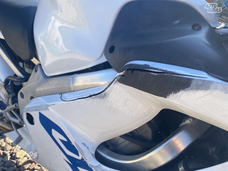 Balts Honda Cbr 2002 Marijampole, ar dzinēja tilpumu 0.60 L un nobraukumu 88 tūkst. km par 1650 €, foto 5 vietnē AUTOMOTO.COM.LV