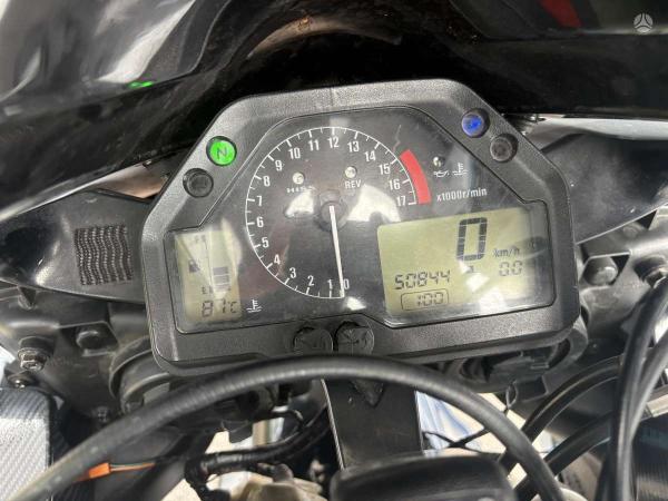 Белый Хонда Cbr 2003 в Шяуляй, объемом двигателя 0.60 л и пробегом 50 тыс. км за 2900 €, фото 5 на AUTOMOTO.COM.LV