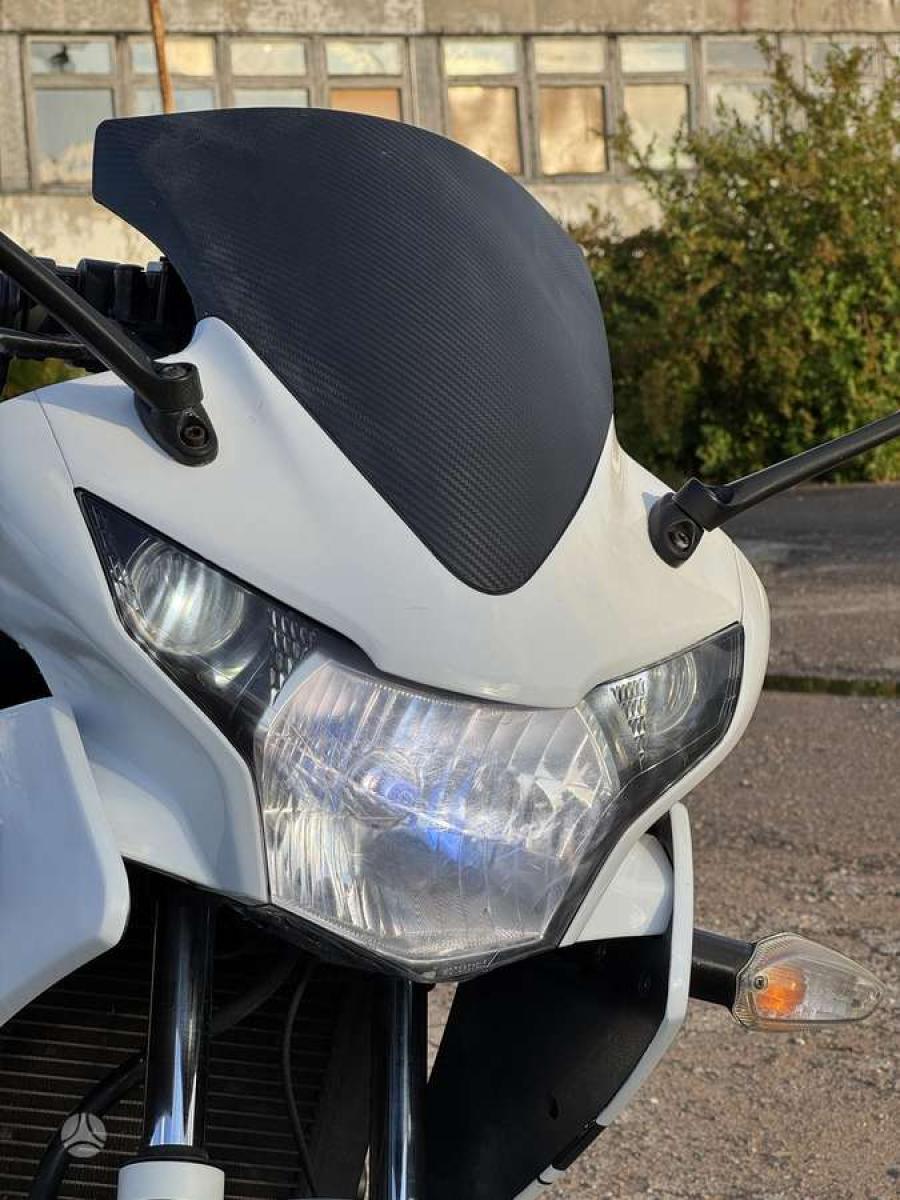 White Honda Cbr 2012 in Plunge, with an engine capacity of 0.13 L and mileage of 54 thousand km for 1460 €, photo 13 on AUTOMOTO.COM.LV