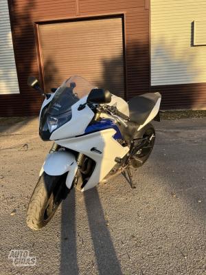 Balts Honda Cbr 2012 Mažeikiai, ar dzinēja tilpumu 0.60 L un nobraukumu 32 tūkst. km par 3350 €, foto  vietnē AUTOMOTO.COM.LV