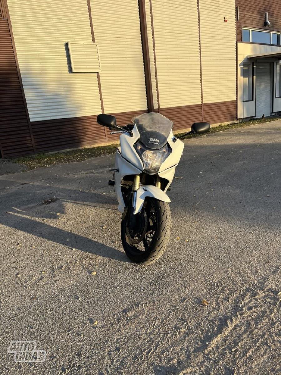 Balts Honda Cbr 2012 Mažeikiai, ar dzinēja tilpumu 0.60 L un nobraukumu 32 tūkst. km par 3350 €, foto 5 vietnē AUTOMOTO.COM.LV