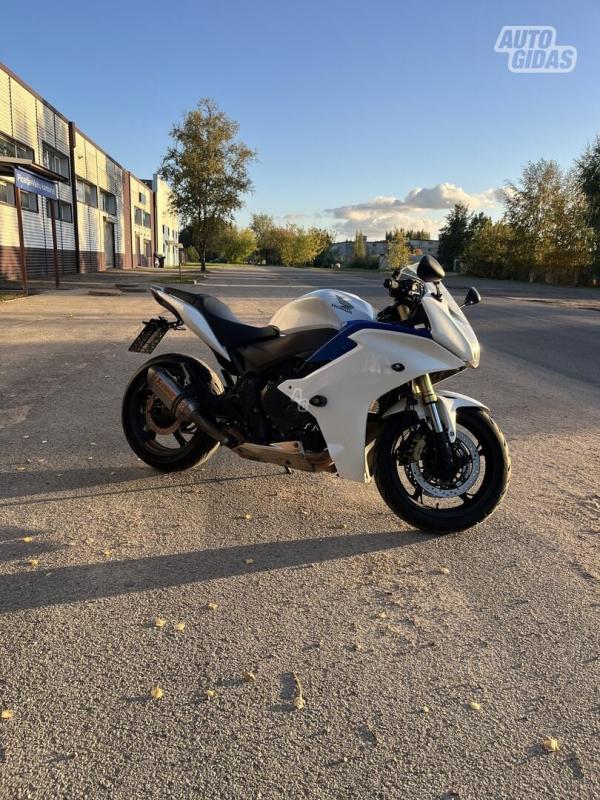 Balts Honda Cbr 2012 Mažeikiai, ar dzinēja tilpumu 0.60 L un nobraukumu 32 tūkst. km par 3350 €, foto 7 vietnē AUTOMOTO.COM.LV