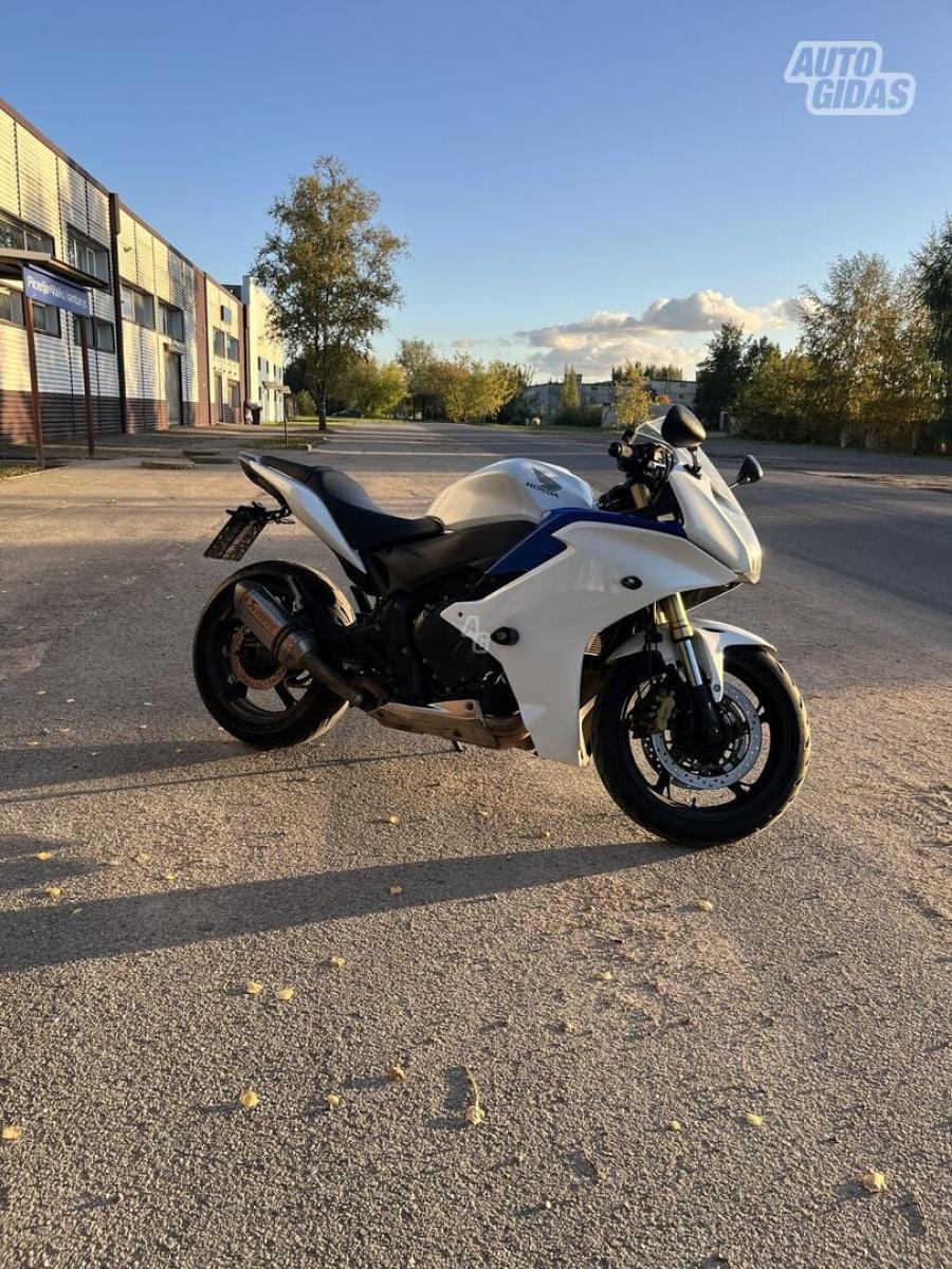 Balts Honda Cbr 2012 Mažeikiai, ar dzinēja tilpumu 0.60 L un nobraukumu 32 tūkst. km par 3350 €, foto 7 vietnē AUTOMOTO.COM.LV