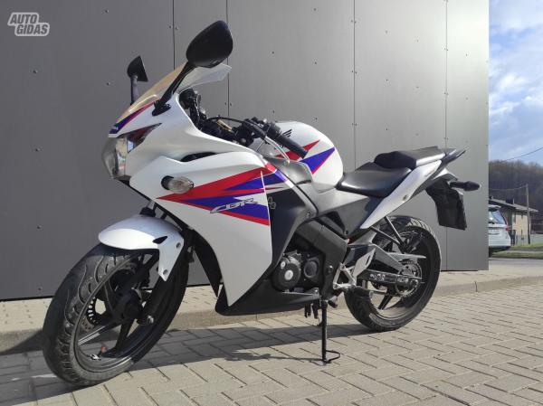 Balts Honda Cbr 2014 Kauņa, ar dzinēja tilpumu 0.13 L un nobraukumu 50 tūkst. km par 2000 €, foto 2 vietnē AUTOMOTO.COM.LV
