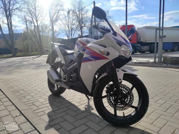 Balts Honda Cbr 2014 Kauņa, ar dzinēja tilpumu 0.13 L un nobraukumu 50 tūkst. km par 2000 €, foto 3 vietnē AUTOMOTO.COM.LV