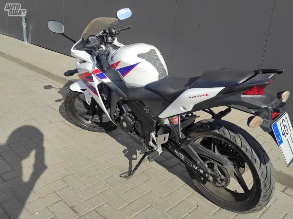 Balts Honda Cbr 2014 Kauņa, ar dzinēja tilpumu 0.13 L un nobraukumu 50 tūkst. km par 2000 €, foto 5 vietnē AUTOMOTO.COM.LV