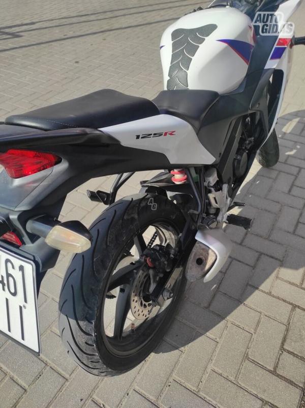 Balts Honda Cbr 2014 Kauņa, ar dzinēja tilpumu 0.13 L un nobraukumu 50 tūkst. km par 2000 €, foto 7 vietnē AUTOMOTO.COM.LV