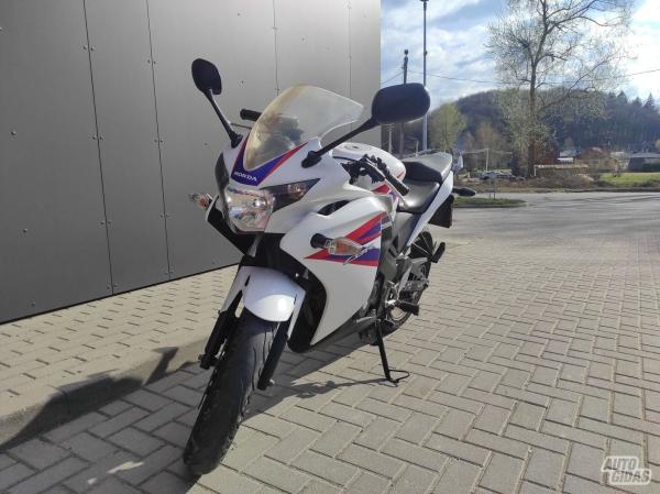 Balts Honda Cbr 2014 Kauņa, ar dzinēja tilpumu 0.13 L un nobraukumu 50 tūkst. km par 2000 €, foto 8 vietnē AUTOMOTO.COM.LV