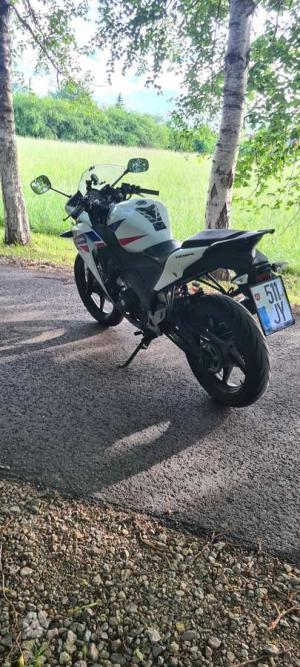 White Honda Cbr 2014 in Panevezys, with an engine capacity of 0.13 L and mileage of 35 thousand km for 1600 €, photo 3 on AUTOMOTO.COM.LV