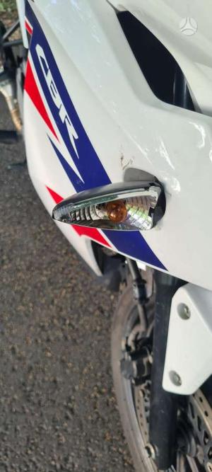 White Honda Cbr 2014 in Panevezys, with an engine capacity of 0.13 L and mileage of 35 thousand km for 1600 €, photo 10 on AUTOMOTO.COM.LV