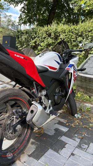 Белый Хонда Cbr 2015 в Вильнюс, объемом двигателя 0.13 л и пробегом 56 тыс. км за 1300 €, фото 6 на AUTOMOTO.COM.LV