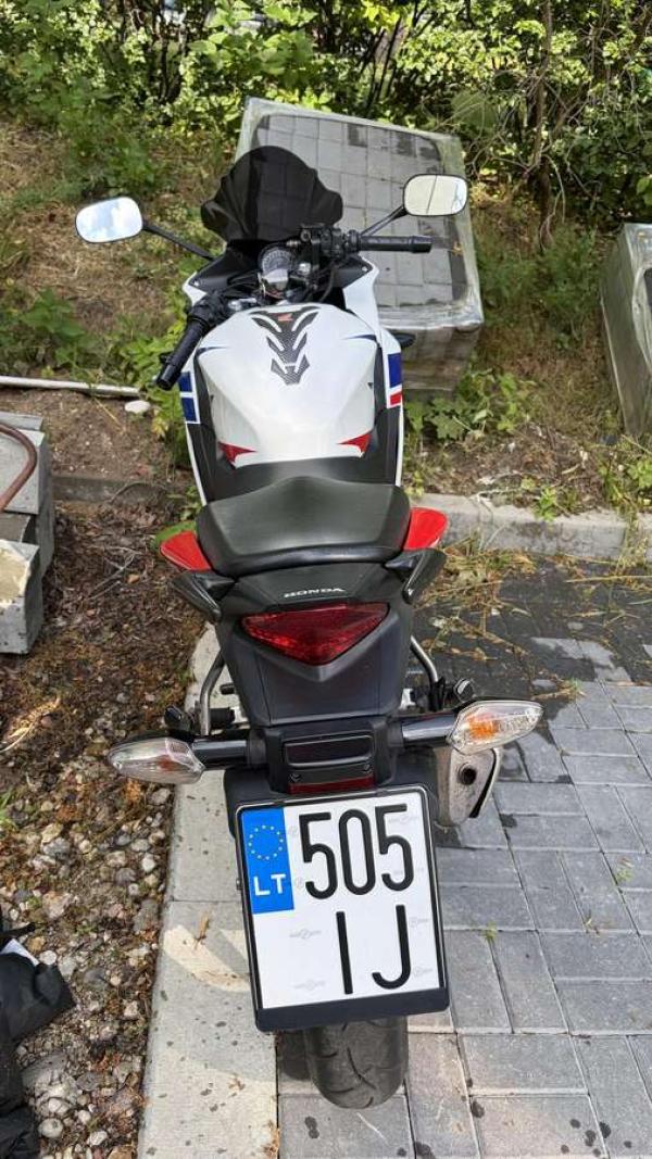 Белый Хонда Cbr 2015 в Вильнюс, объемом двигателя 0.13 л и пробегом 56 тыс. км за 1300 €, фото 6 на AUTOMOTO.COM.LV