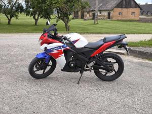 Balts Honda Cbr 2015 Pakruojis, ar dzinēja tilpumu 0.13 L un nobraukumu 24 tūkst. km par 1200 €, foto  vietnē AUTOMOTO.COM.LV