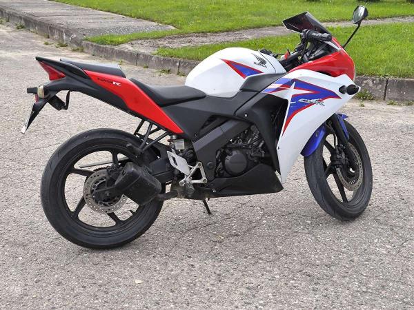 Balts Honda Cbr 2015 Pakruojis, ar dzinēja tilpumu 0.13 L un nobraukumu 24 tūkst. km par 1200 €, foto 3 vietnē AUTOMOTO.COM.LV