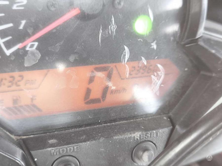 Balts Honda Cbr 2015 Pakruojis, ar dzinēja tilpumu 0.13 L un nobraukumu 24 tūkst. km par 1200 €, foto 5 vietnē AUTOMOTO.COM.LV