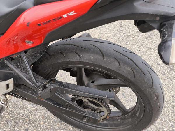 Balts Honda Cbr 2015 Pakruojis, ar dzinēja tilpumu 0.13 L un nobraukumu 24 tūkst. km par 1200 €, foto 5 vietnē AUTOMOTO.COM.LV