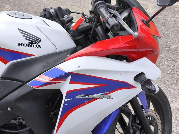 Balts Honda Cbr 2015 Pakruojis, ar dzinēja tilpumu 0.13 L un nobraukumu 24 tūkst. km par 1200 €, foto 7 vietnē AUTOMOTO.COM.LV