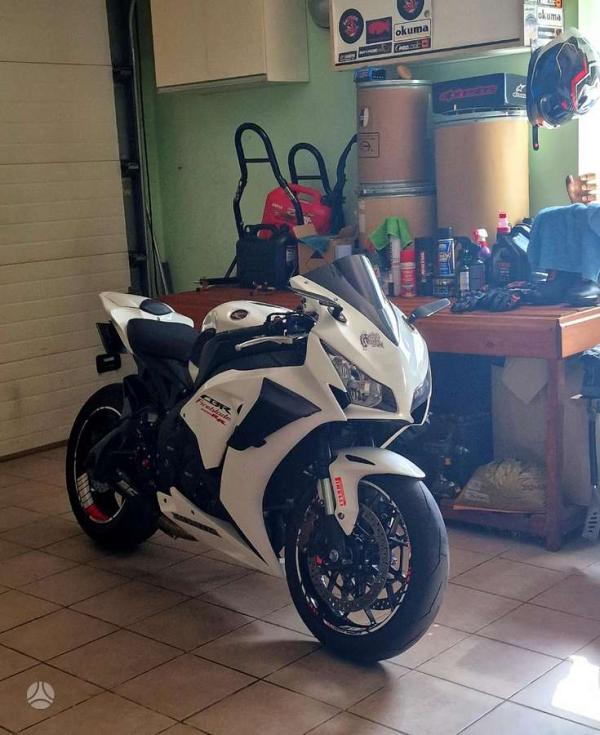 Balts Honda Cbr 2016 Kauņa, ar dzinēja tilpumu 1.00 L un nobraukumu 28 tūkst. km par 7600 €, foto 8 vietnē AUTOMOTO.COM.LV