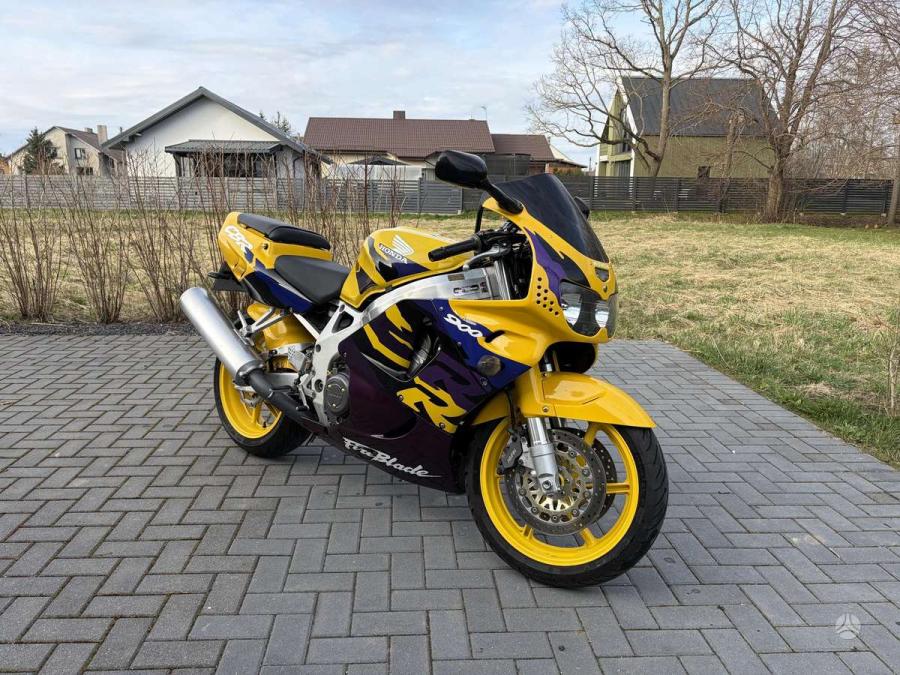 Желтый Хонда Cbr 1998 в Кретинга, объемом двигателя 0.92 л и пробегом 47 тыс. км за 1700 €, фото 6 на AUTOMOTO.COM.LV