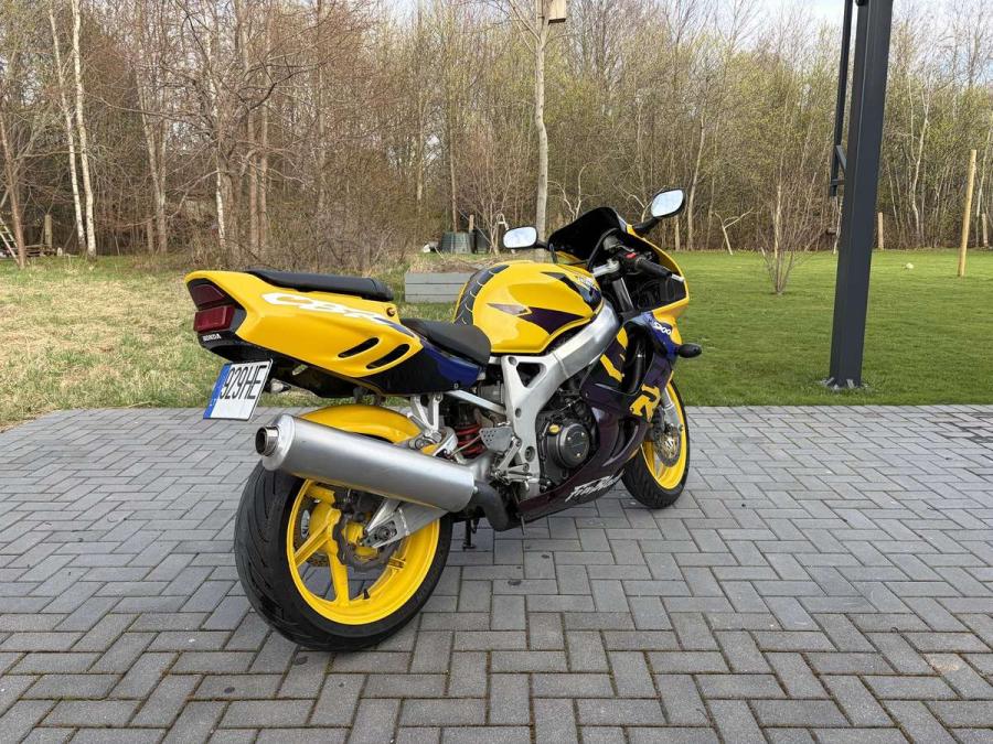 Желтый Хонда Cbr 1998 в Кретинга, объемом двигателя 0.92 л и пробегом 47 тыс. км за 1700 €, фото 7 на AUTOMOTO.COM.LV