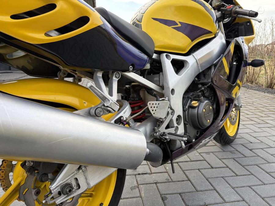 Желтый Хонда Cbr 1998 в Кретинга, объемом двигателя 0.92 л и пробегом 47 тыс. км за 1700 €, фото 12 на AUTOMOTO.COM.LV