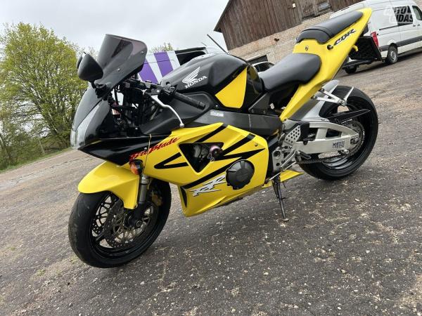 Dzeltens Honda Cbr 2003 Utena, ar dzinēja tilpumu 0.95 L un nobraukumu 26 tūkst. km par 2750 €, foto 1 vietnē AUTOMOTO.COM.LV
