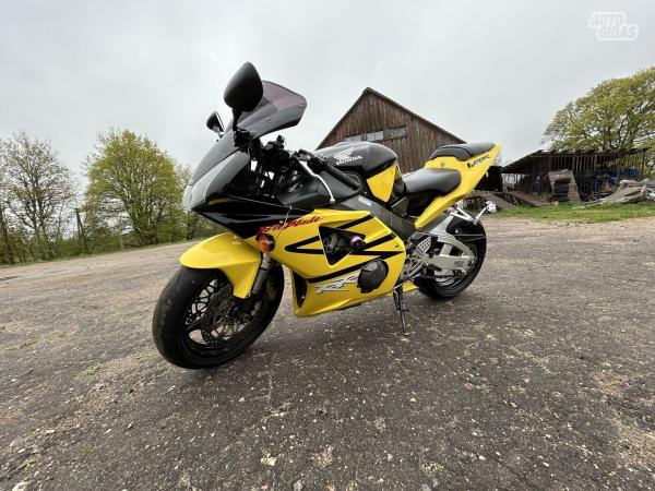 Dzeltens Honda Cbr 2003 Utena, ar dzinēja tilpumu 0.95 L un nobraukumu 26 tūkst. km par 2750 €, foto 8 vietnē AUTOMOTO.COM.LV