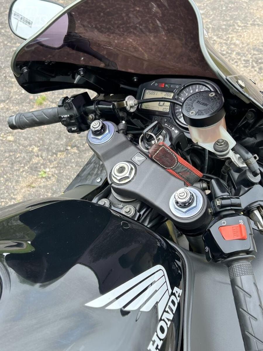 Dzeltens Honda Cbr 2003 Utena, ar dzinēja tilpumu 0.95 L un nobraukumu 26 tūkst. km par 2750 €, foto 11 vietnē AUTOMOTO.COM.LV