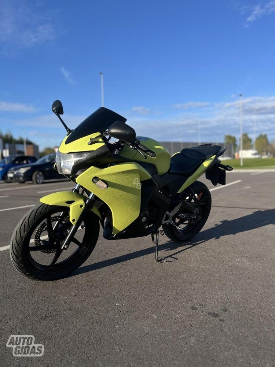 Dzeltens Honda Cbr 2013 Gargždai, ar dzinēja tilpumu 0.13 L un nobraukumu 51 tūkst. km par 1800 €, foto 8 vietnē AUTOMOTO.COM.LV