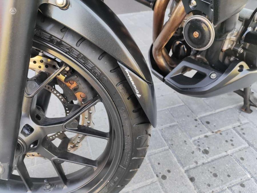 Black Honda CBX 2016 in Taurage, with an engine capacity of 0.50 L and mileage of 49 thousand km for 2150 €, photo 18 on AUTOMOTO.COM.LV