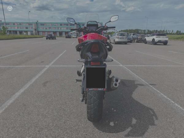 Red Honda CBX 2024 in Vilnius, with an engine capacity of 0.50 L and mileage of 8 thousand km for 5500 €, photo 3 on AUTOMOTO.COM.LV