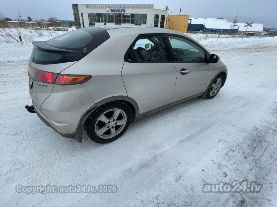 Beige Honda Civic 2006 in Tallinn, with an engine capacity of 1.30 L and mileage of 0 thousand km for 1200 €, photo 4 on AUTOMOTO.COM.LV