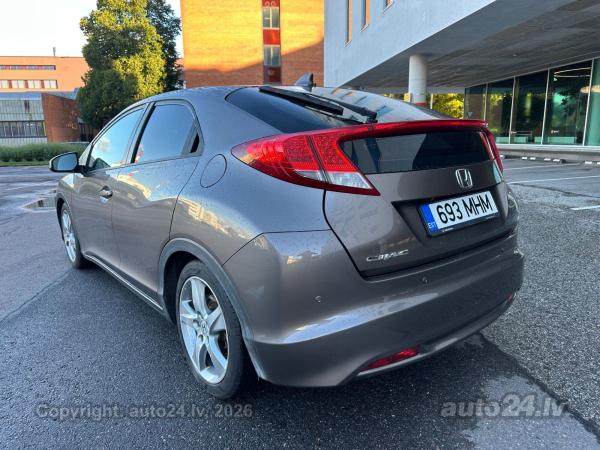 Smilšu krāsa Honda Civic 2012 Tallina, ar dzinēja tilpumu 1.80 L un nobraukumu 183 tūkst. km par 6500 €, foto 5 vietnē AUTOMOTO.COM.LV