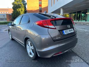 Smilšu krāsa Honda Civic 2012 Tallina, ar dzinēja tilpumu 1.80 L un nobraukumu 183 tūkst. km par 6500 €, foto 5 vietnē AUTOMOTO.COM.LV