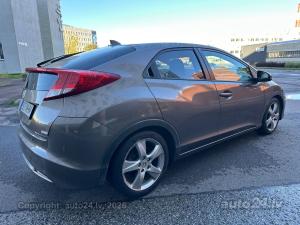 Smilšu krāsa Honda Civic 2012 Tallina, ar dzinēja tilpumu 1.80 L un nobraukumu 183 tūkst. km par 6500 €, foto 6 vietnē AUTOMOTO.COM.LV