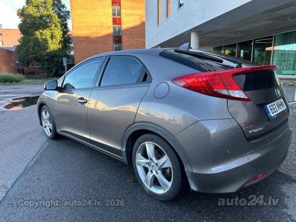 Smilšu krāsa Honda Civic 2012 Tallina, ar dzinēja tilpumu 1.80 L un nobraukumu 183 tūkst. km par 6500 €, foto 7 vietnē AUTOMOTO.COM.LV