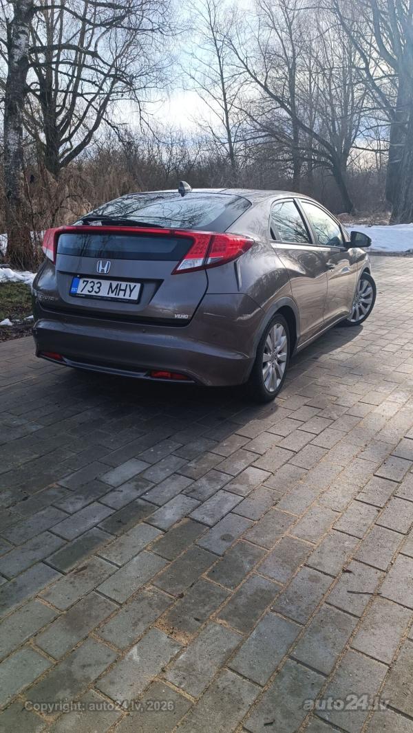 Smilšu krāsa Honda Civic 2013 Tallina, ar dzinēja tilpumu 1.60 L un nobraukumu 218 tūkst. km par 5100 €, foto 3 vietnē AUTOMOTO.COM.LV