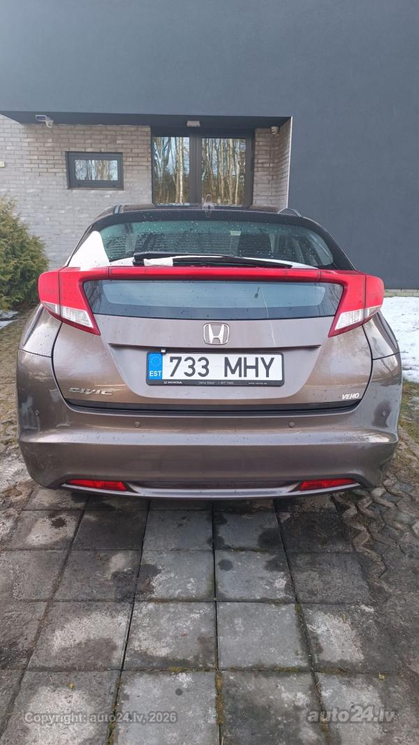 Smilšu krāsa Honda Civic 2013 Tallina, ar dzinēja tilpumu 1.60 L un nobraukumu 218 tūkst. km par 5100 €, foto 4 vietnē AUTOMOTO.COM.LV