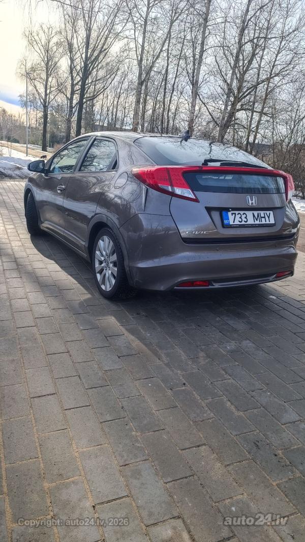 Smilšu krāsa Honda Civic 2013 Tallina, ar dzinēja tilpumu 1.60 L un nobraukumu 218 tūkst. km par 5100 €, foto 5 vietnē AUTOMOTO.COM.LV