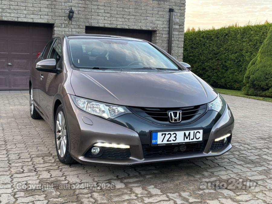 Beige Honda Civic 2013 in Tallinn, with an engine capacity of 1.80 L and mileage of 133 thousand km for 8800 €, photo 3 on AUTOMOTO.COM.LV
