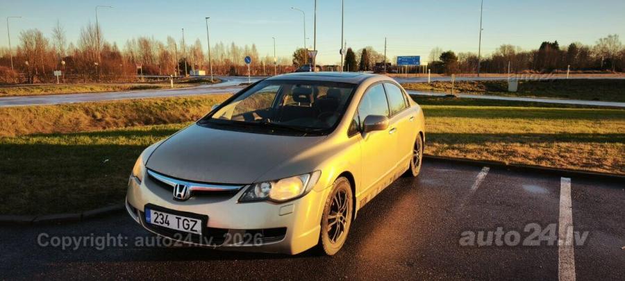 Smilšu krāsa Honda Civic 2008 Pērnava, ar dzinēja tilpumu 1.80 L un nobraukumu 320 tūkst. km par 2000 €, foto 1 vietnē AUTOMOTO.COM.LV
