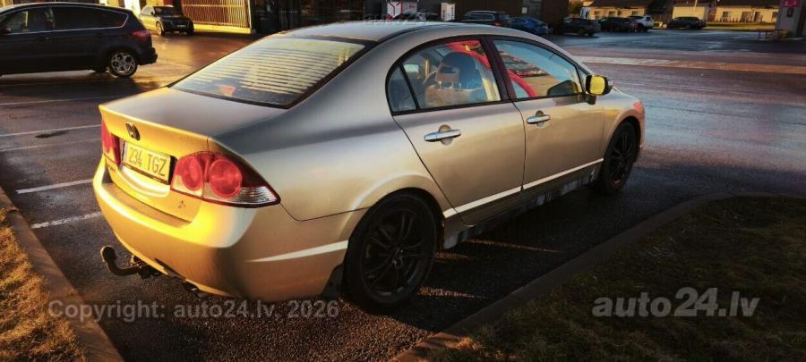 Smilšu krāsa Honda Civic 2008 Pērnava, ar dzinēja tilpumu 1.80 L un nobraukumu 320 tūkst. km par 2000 €, foto 4 vietnē AUTOMOTO.COM.LV