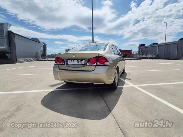 Smilšu krāsa Honda Civic 2008 Tallina, ar dzinēja tilpumu 1.80 L un nobraukumu 0 tūkst. km par 3500 €, foto 3 vietnē AUTOMOTO.COM.LV