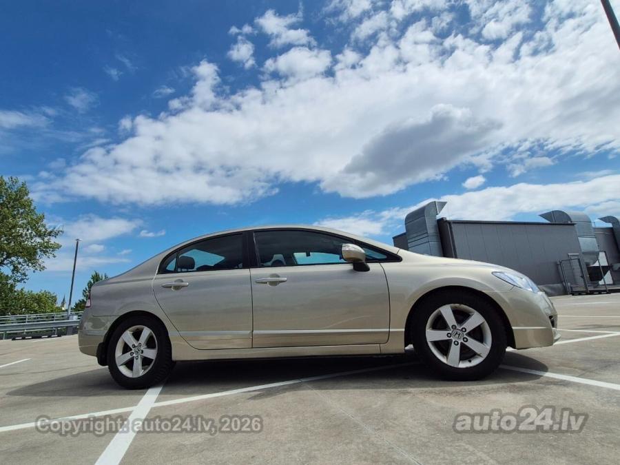 Smilšu krāsa Honda Civic 2008 Tallina, ar dzinēja tilpumu 1.80 L un nobraukumu 0 tūkst. km par 3500 €, foto 3 vietnē AUTOMOTO.COM.LV