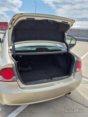Smilšu krāsa Honda Civic 2008 Tallina, ar dzinēja tilpumu 1.80 L un nobraukumu 0 tūkst. km par 3500 €, foto 6 vietnē AUTOMOTO.COM.LV