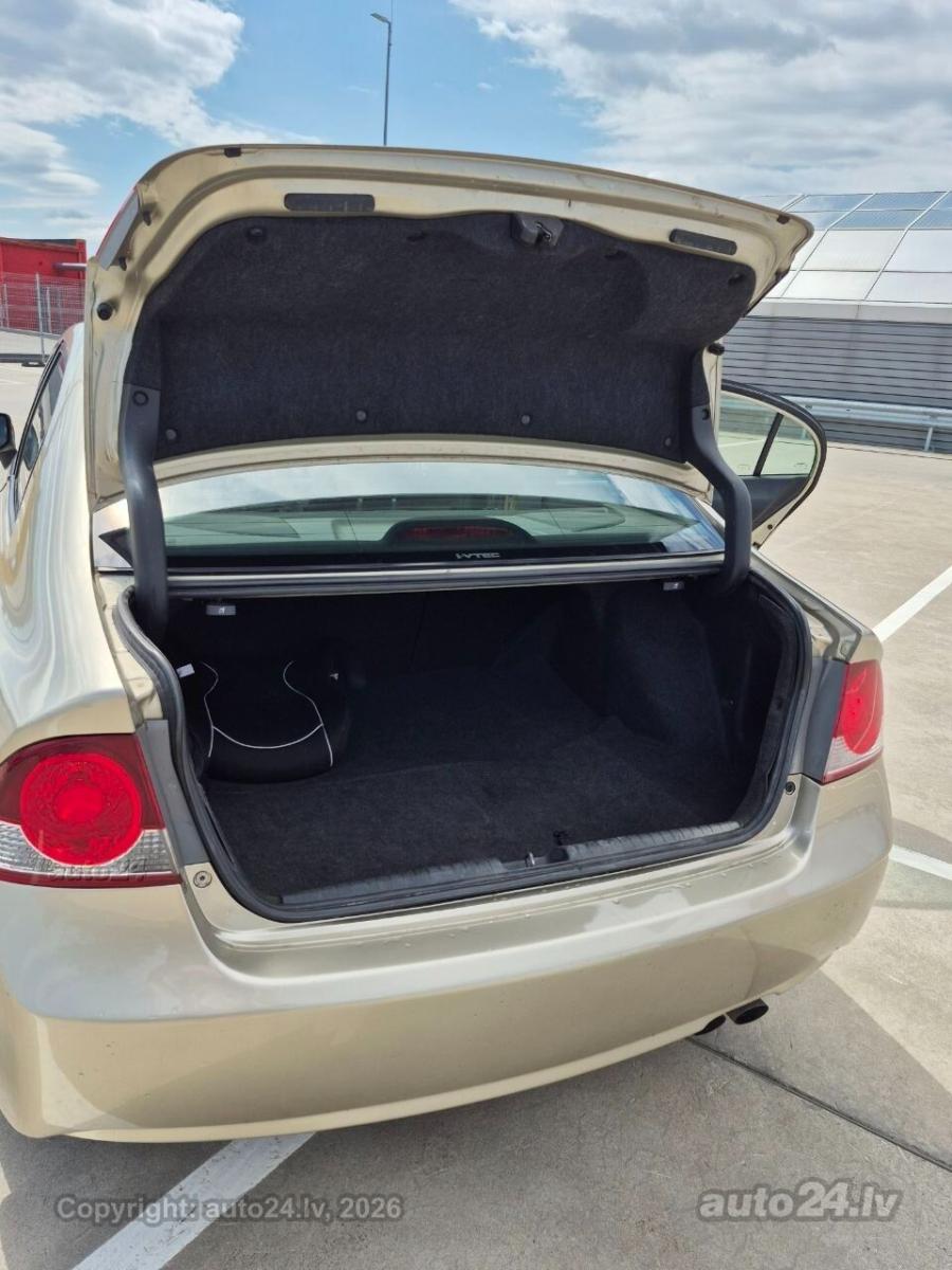 Smilšu krāsa Honda Civic 2008 Tallina, ar dzinēja tilpumu 1.80 L un nobraukumu 0 tūkst. km par 3500 €, foto 6 vietnē AUTOMOTO.COM.LV