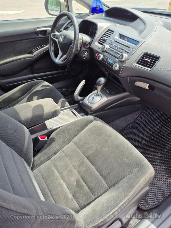 Beige Honda Civic 2008 in Tallinn, with an engine capacity of 1.80 L and mileage of 0 thousand km for 3500 €, photo 9 on AUTOMOTO.COM.LV